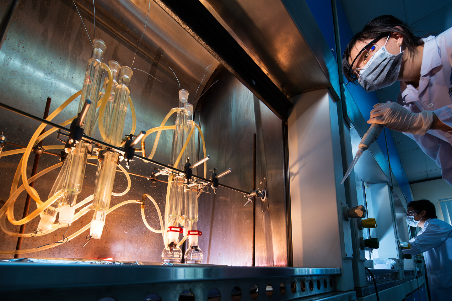 Experts for chemical product testing | TÜV Rheinland