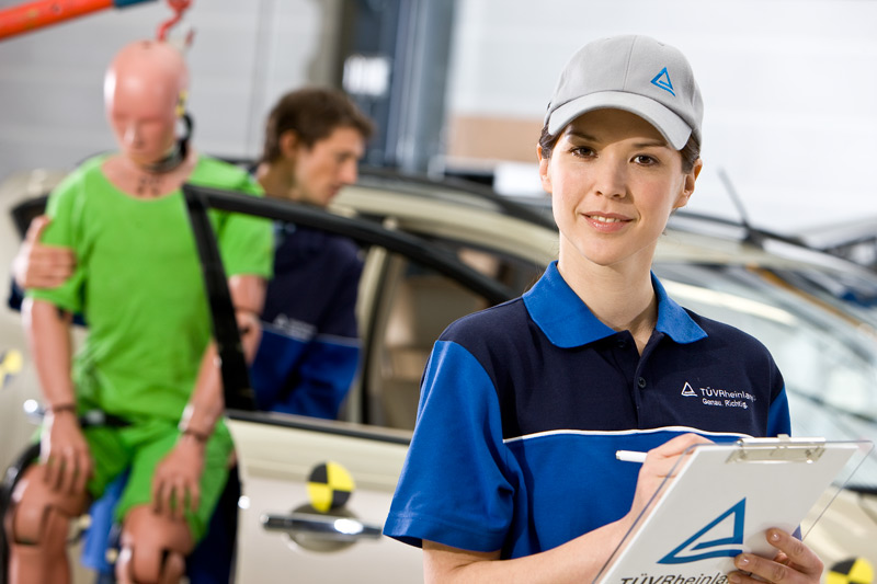 Vehicle Safety - Passive Safety | WO | TÜV Rheinland