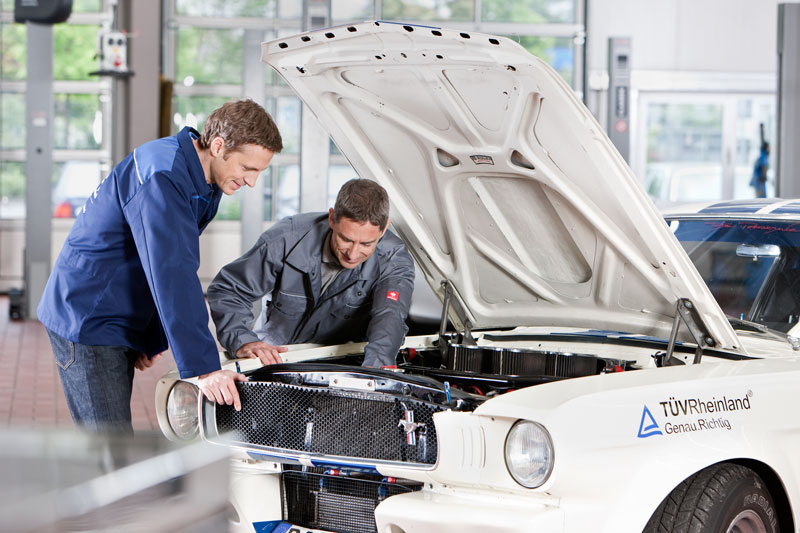 Vehicle Type Testing for Cars, Trucks, Buses | WO | TÜV Rheinland