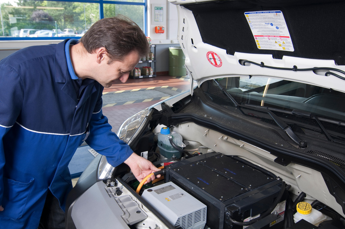 系統和零配件型式測試 | TÜV Rheinland