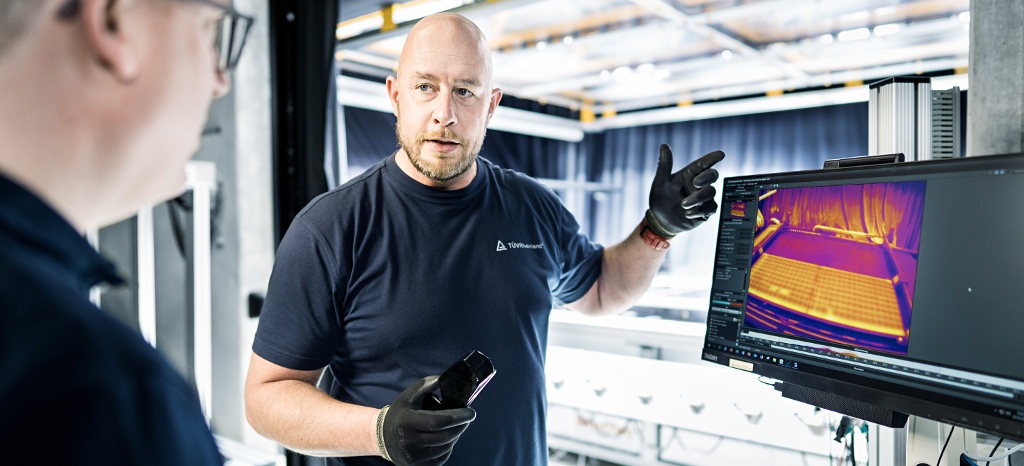 Photovoltaic Module Testing and Certification | IQ | TÜV Rheinland