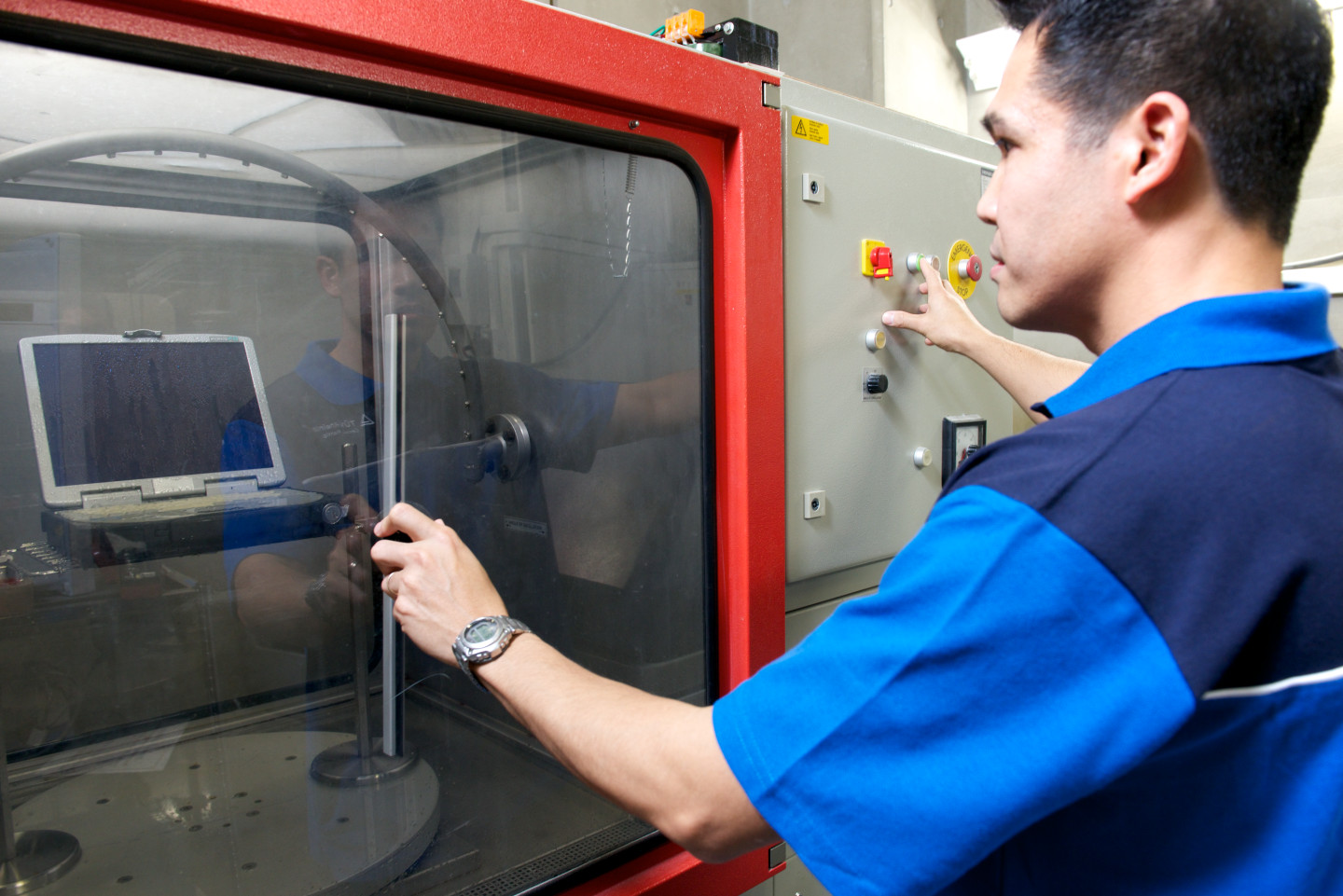 Trainings on Surface Technology | WO | TÜV Rheinland