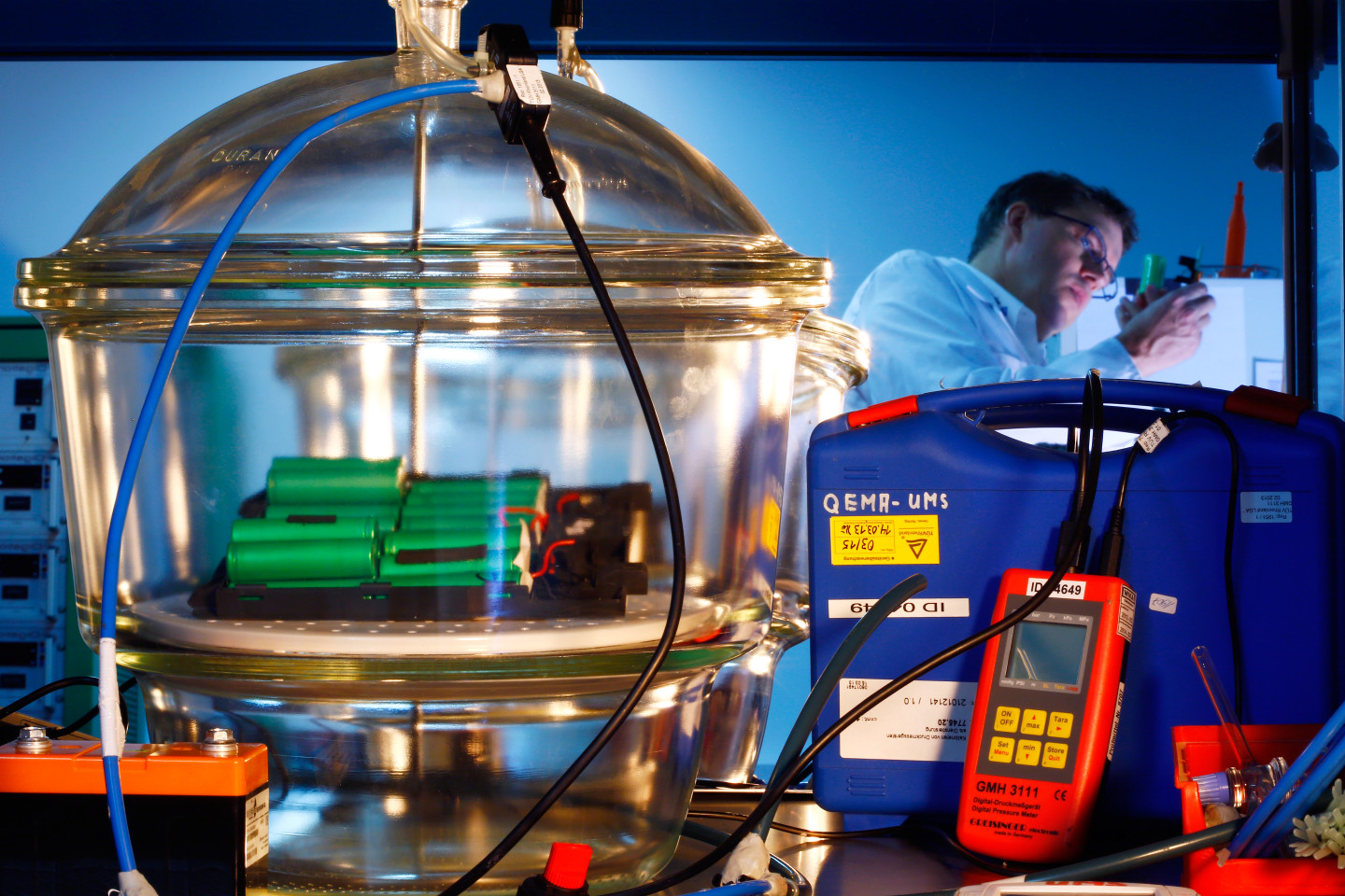 Services for Laboratory Equipment | US | TÜV Rheinland