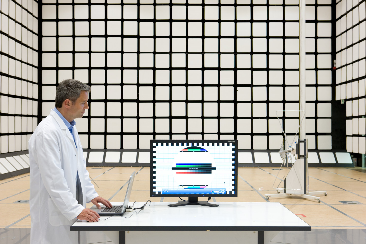 Electrică & Electronică | RO | TÜV Rheinland